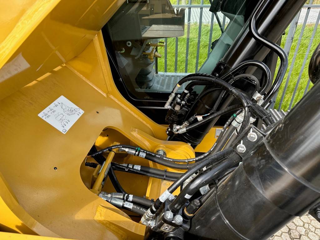 Caterpillar 330 Long Reach demo machine : Riverland Equipment